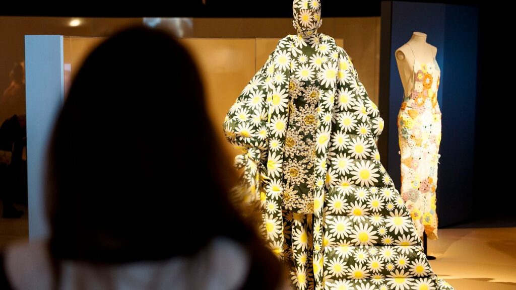 Gucci, Valentino, Versace und Balenciaga sind die Headliner der ...